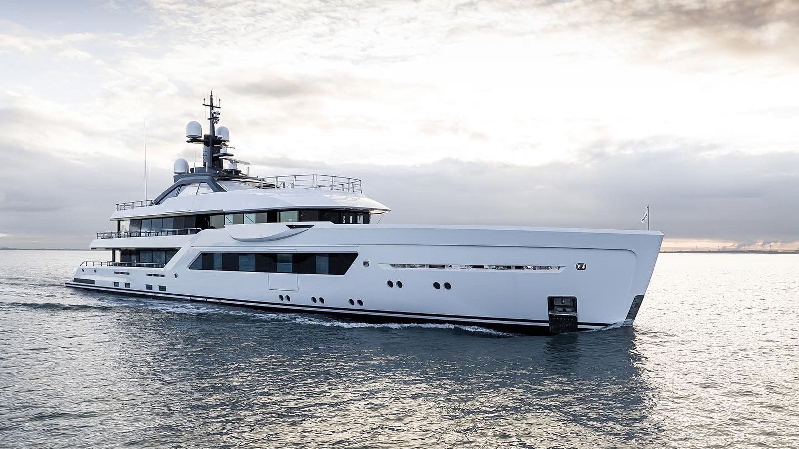 Entourage yacht (Amels, 60m, 2023)